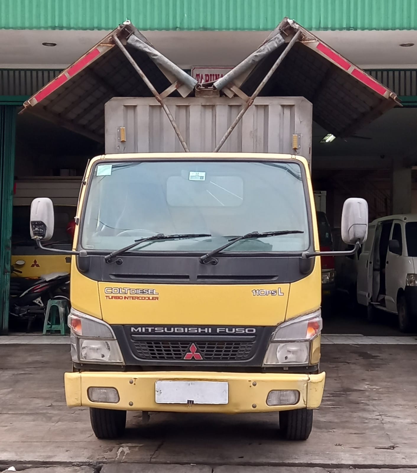 Mitsubishi Canter Colt Diesel FE71 – 110PS L Wing Box Long Chasis Tahun ...